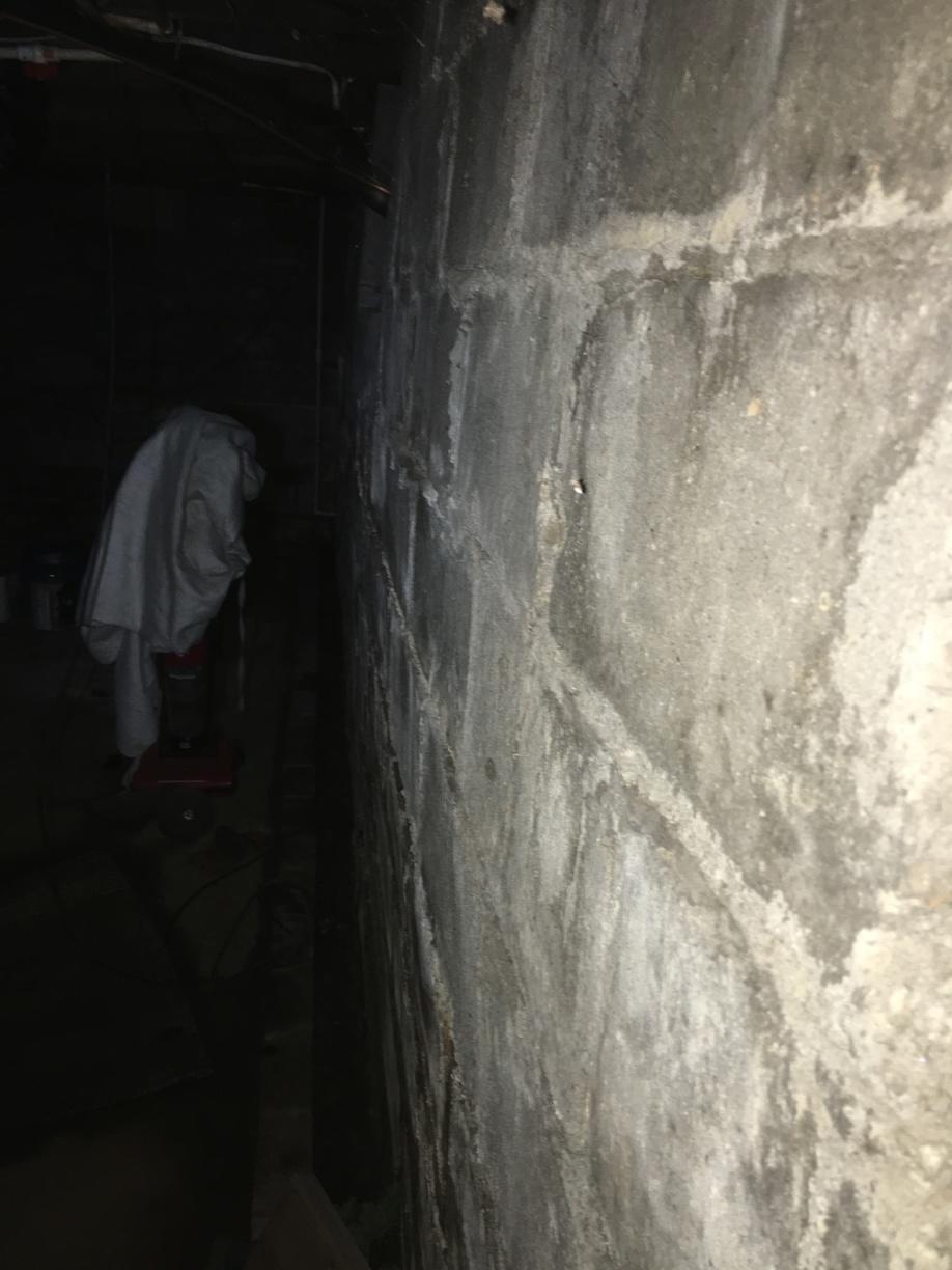 Foundation Repair - Cracking Foundation in Hartford, KY - Bulging ...