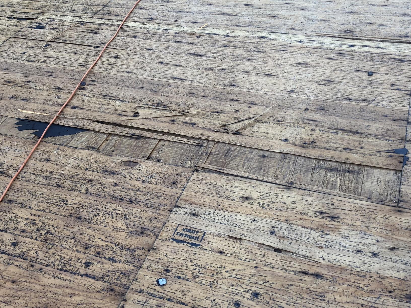 Roofing Services - CERTAINTEED XT-25 TIMBER BLEND - Delaminating Plywood