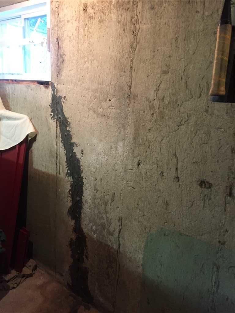 Basement Waterproofing - Water infiltration in Vimont-Laval. - Wall Crack