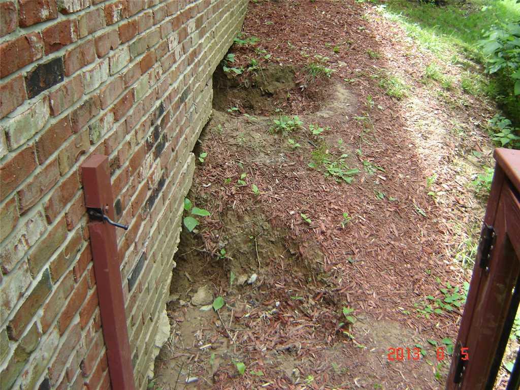 Foundation Repair - Foundation Settling in Edwardsville, IL - Shrinking ...