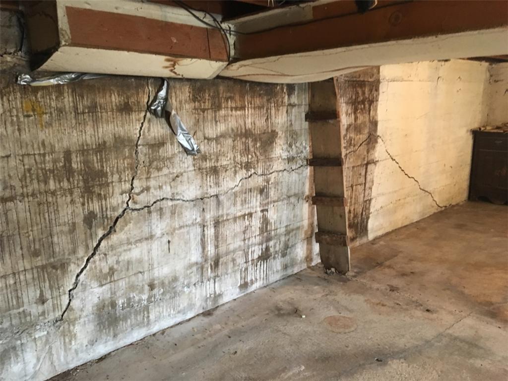 Basement Waterproofing - Water issues in Paris, ID - Major Cracks
