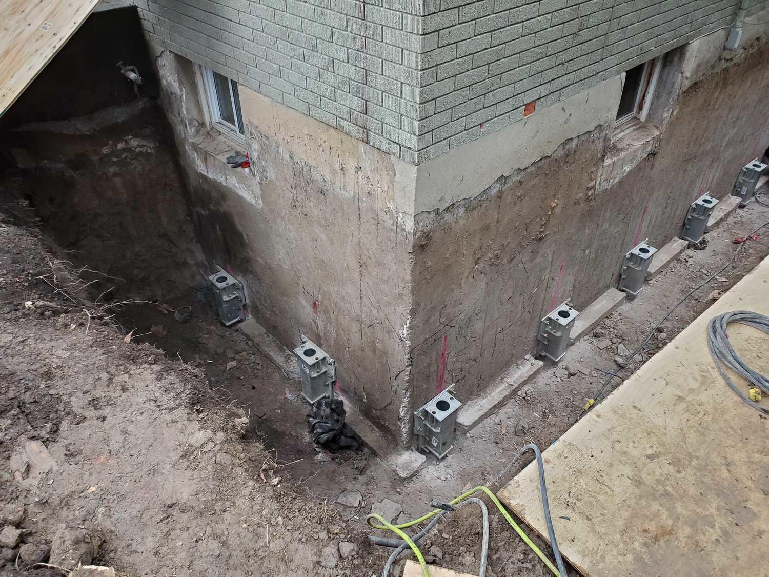 Foundation Repair - Lifting a Settling house in St. Catharines, ON ...