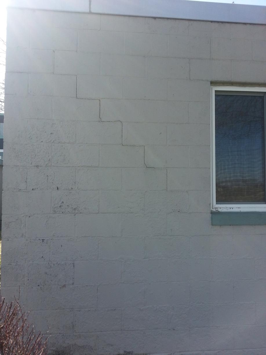 Frank's Basement Systems - Foundation Repair Photo Album - Stair Step Crack